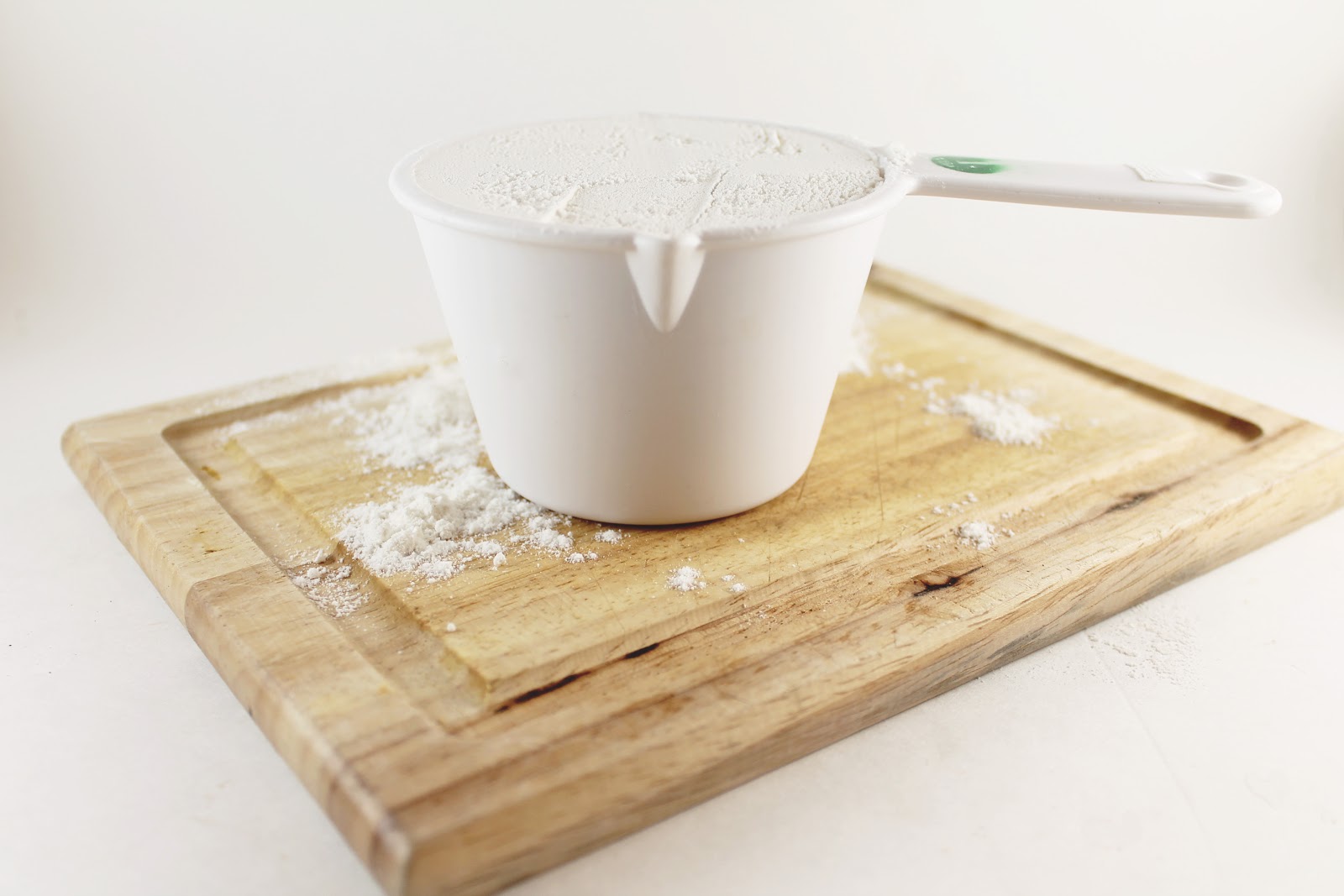 Nat's Adventures in Baking: Baking Basics: Measuring Liquids Vs. Solids