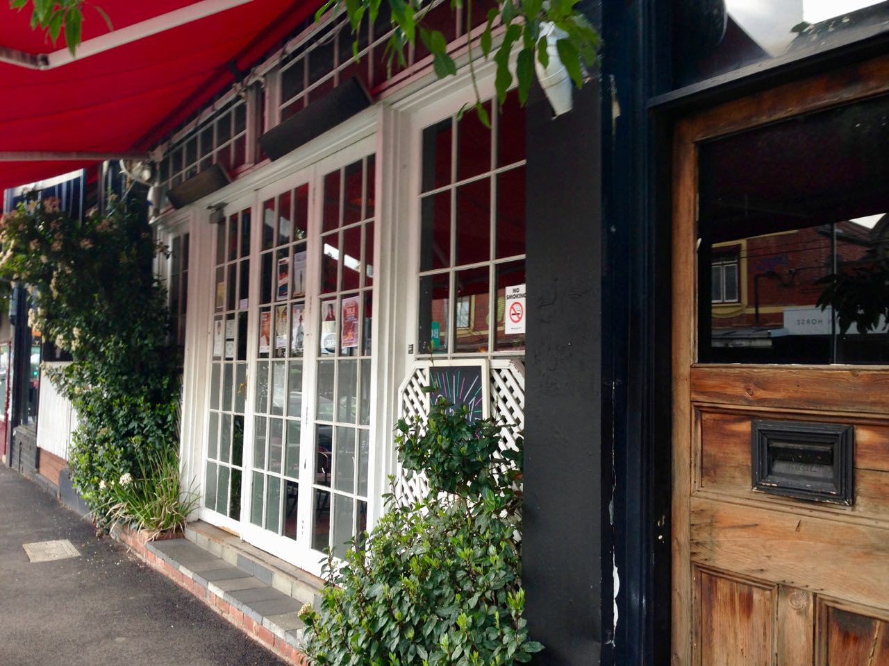 Green Gourmet Giraffe: Wesley Anne: Northcote pub