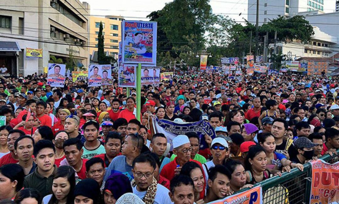 Duterte crowd all-natural compared to Roxas HAKOT crowd