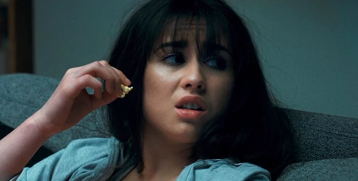 Crítica | Sofá Assassino (Killer Sofa, 2019) | Sangue Tipo B - Filmes de Terror