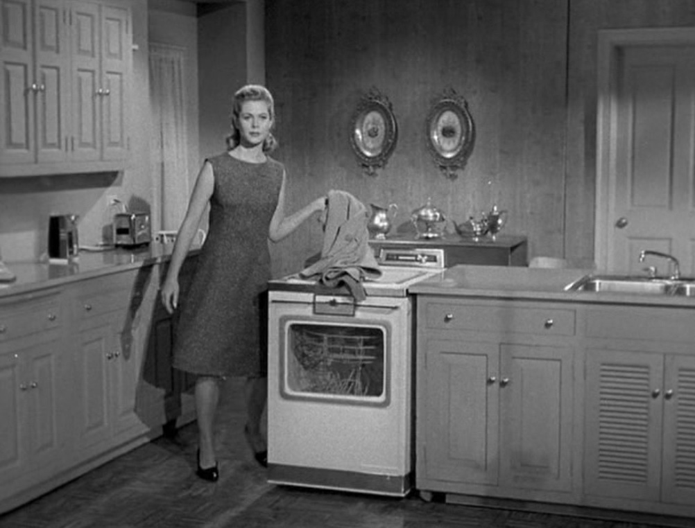 Bewitched with Classic TV: Bewitched S1 E1: I, Darrin, Take This Witch ...