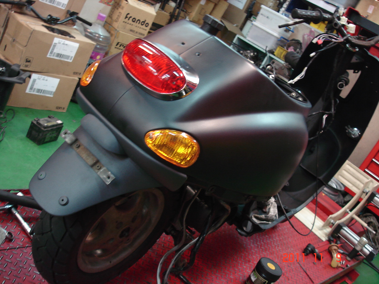 VESPLUS (VESPA+) international: 全車大整理 粉體塗裝Vespa et8 再添一台平光黑