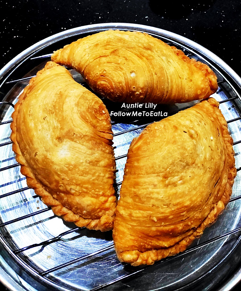 Follow Me To Eat La - Malaysian Food Blog: RM2 SPIRAL CURRY PUFF ...