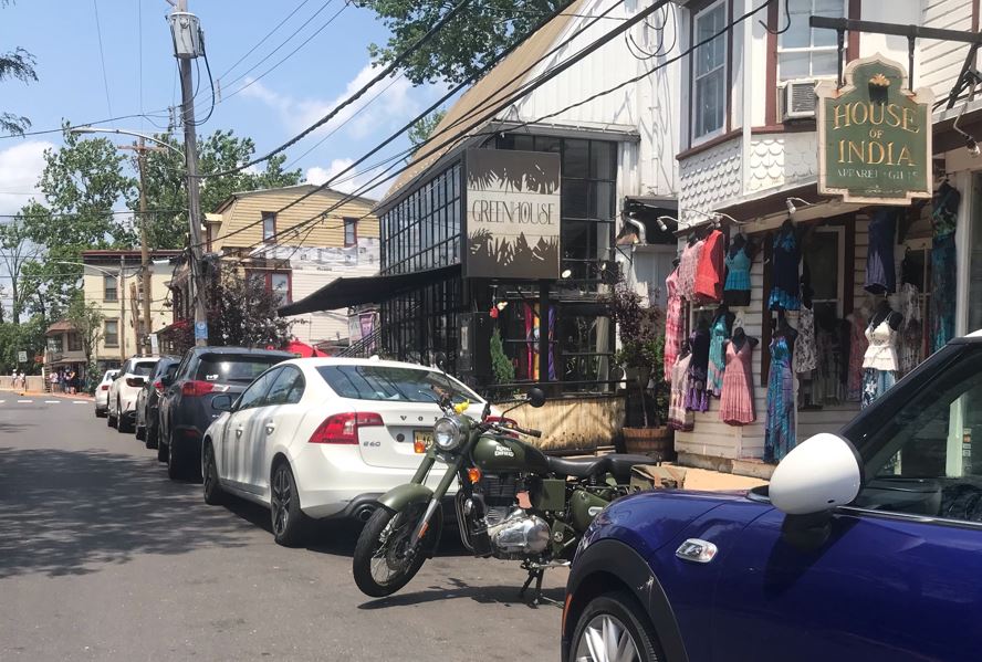 RoyalEnfields.com: Historic river road perfect for a Royal Enfield