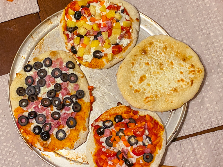 Tales of the Flowers: Pizza at Home - Kids make the pizza tonight