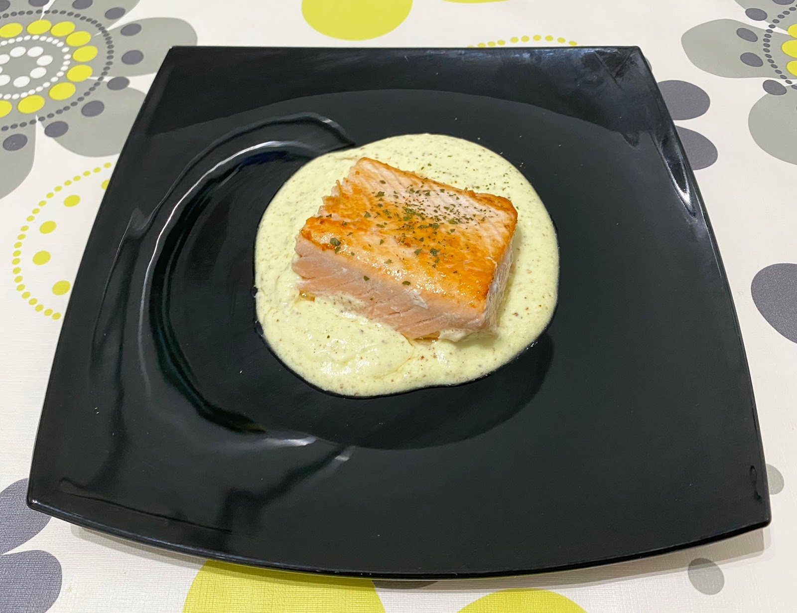 Recetas para cocinillas: Salmón a la plancha en salsa de yogur y mostaza