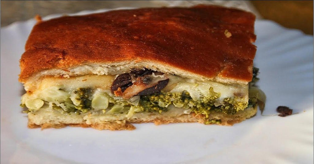 CannolicchioofSicily: Schiacciata or "scacciata" with broccoli and sausage