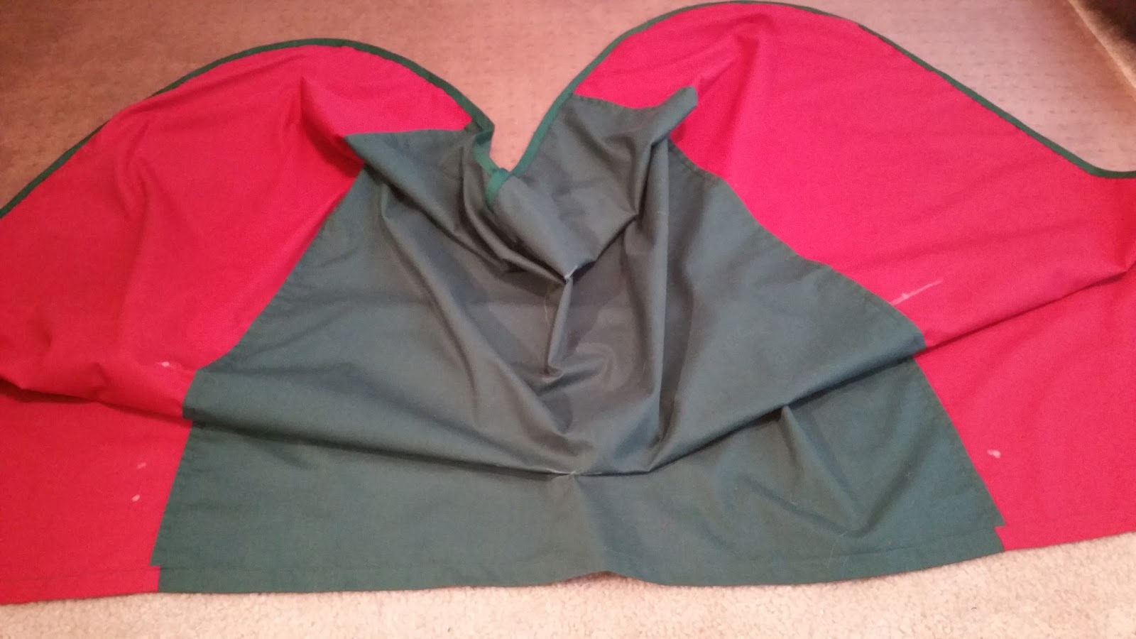 Danielle Sews: Simplicity 1091 Part 3 - Poison Ivy Bustle