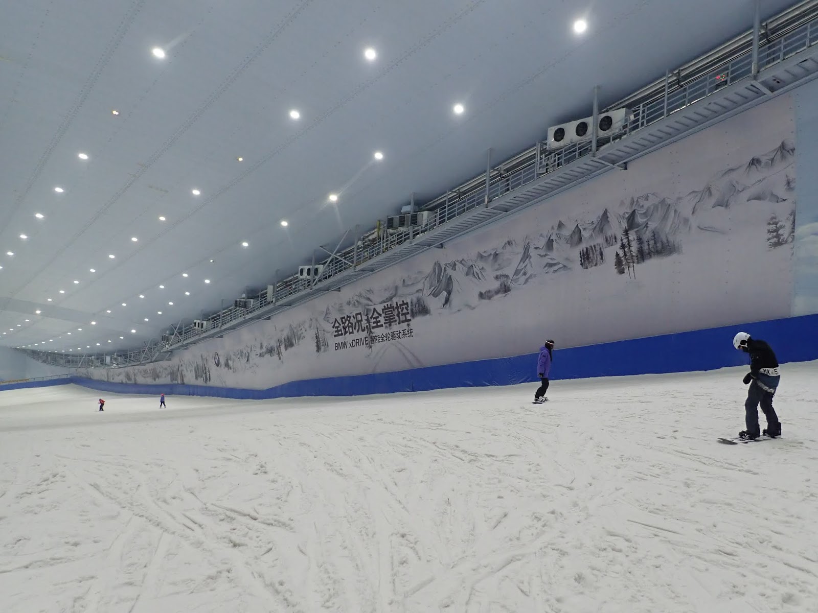 Skiing the Planet: Largest indoor ski hall... somewhere between North ...