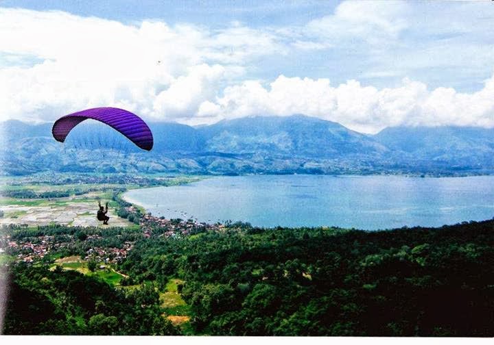Paradigling di Danau Singkarak - Panorama Minangkabau