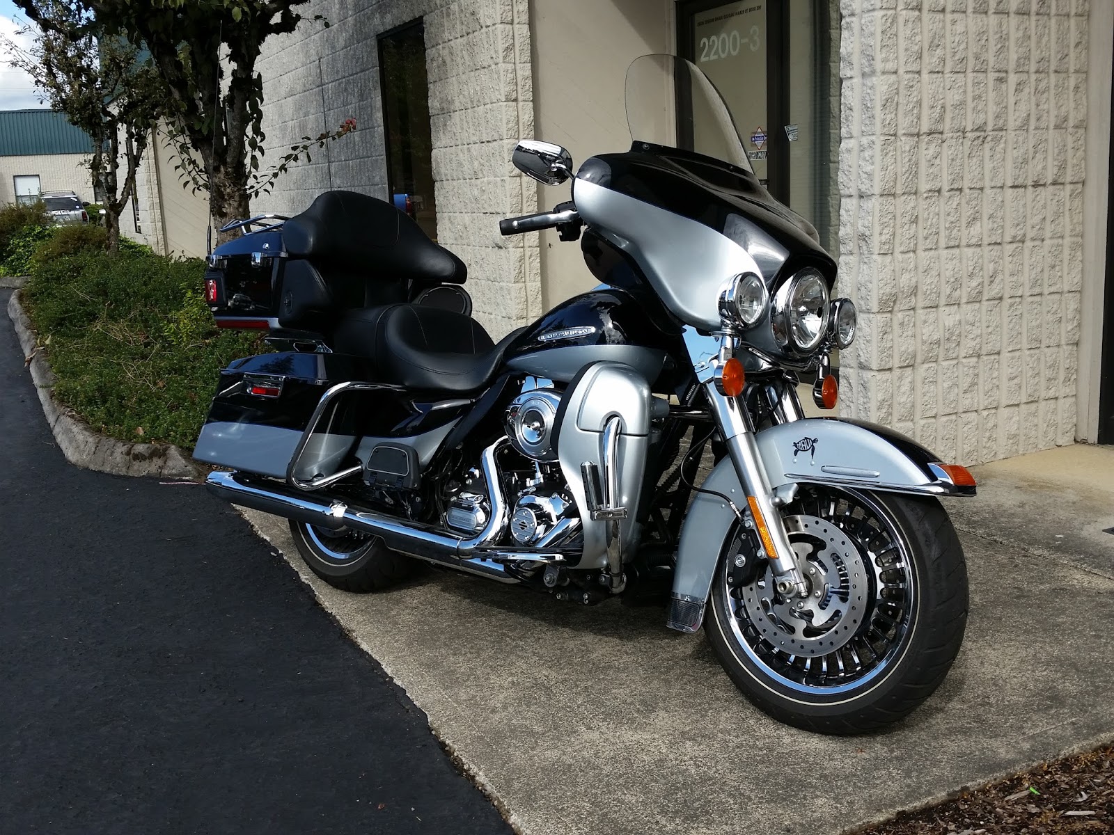OMG Motorsports: 2012 Harley FLHTK Ultra Limited Electra Glide 8k mi *NICE RIDE*