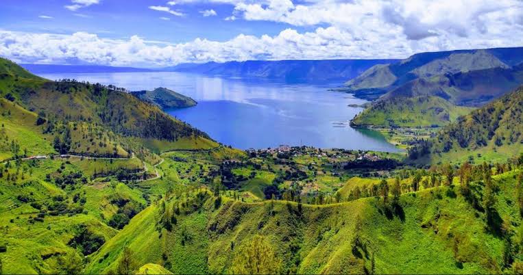Perbedaan Kawah dan Kaldera