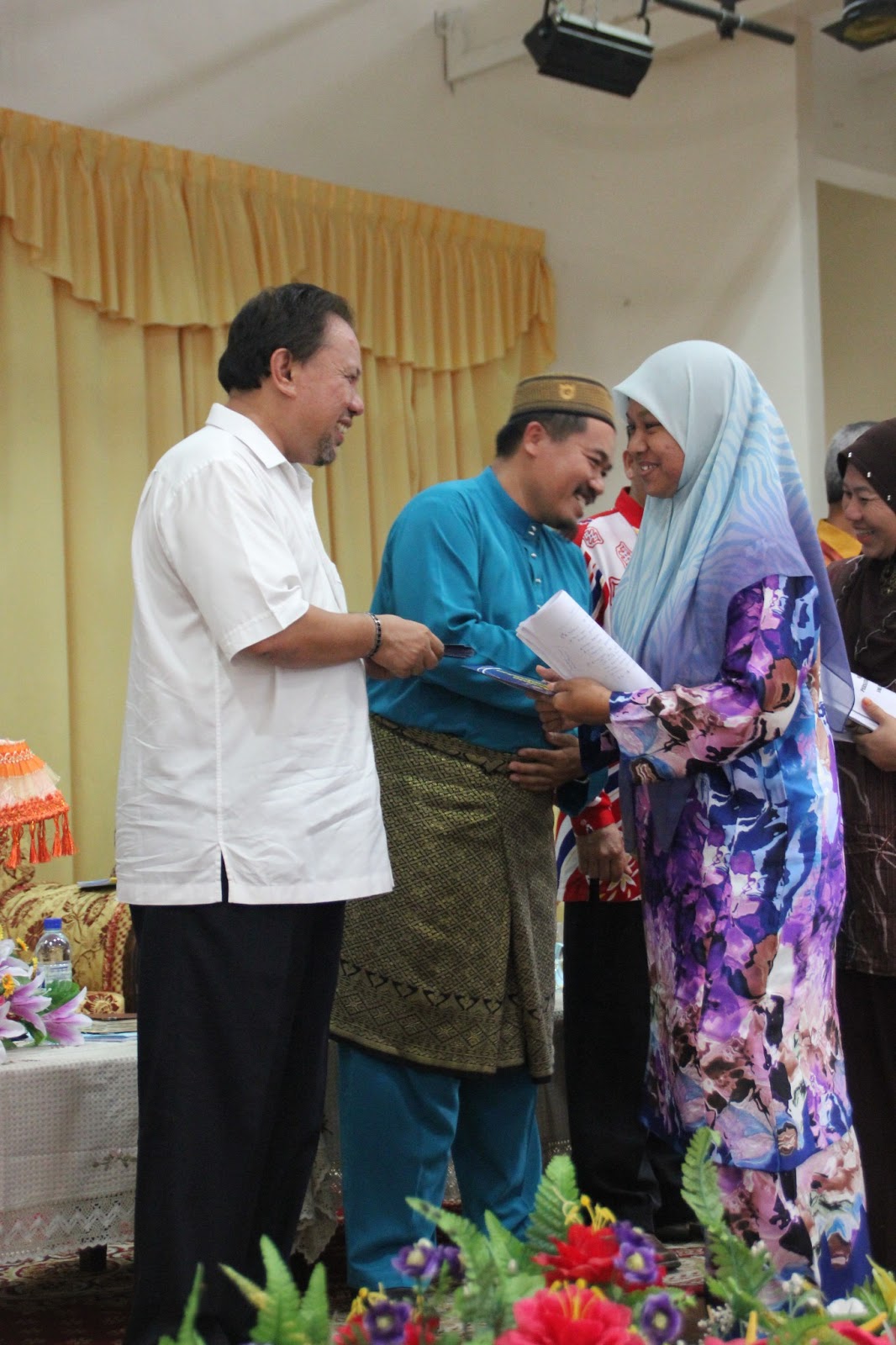 SMK JELAI: TERIMA KASIH YB DATO`ISMAIL LASIM(ADUN SENALING) MENYERAHKAN ...
