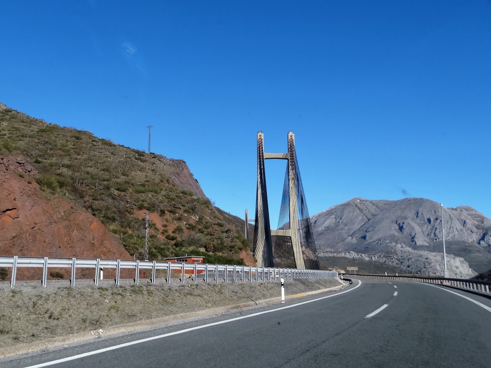 CAZANDO PUENTES: PUENTE DEL EMBALSE DE LOS BARRIOS DE LUNA