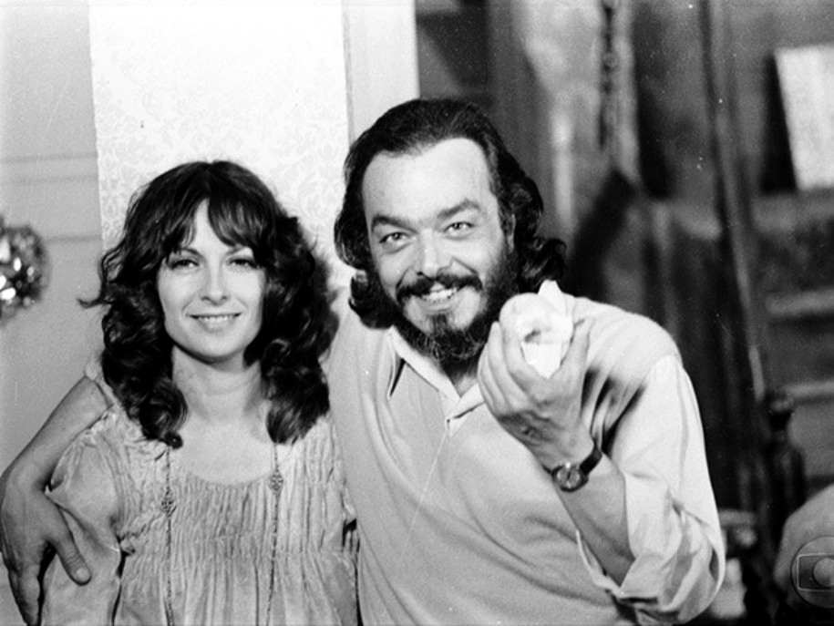 Astros em Revista: BIBI VOGEL A AMIGA DO PEITO