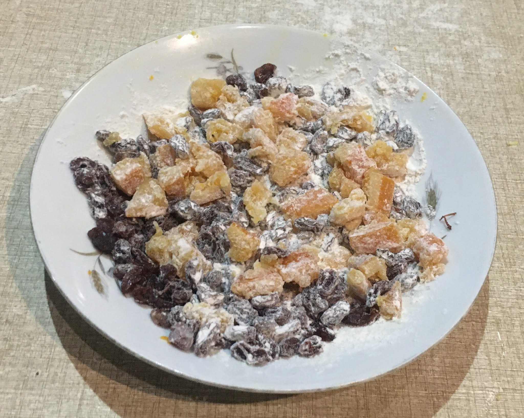 Γλυκά και Αλμυρά Μαίρης: Βασιλόπιτα - Τσουρέκι, με αποξηραμένα φρούτα