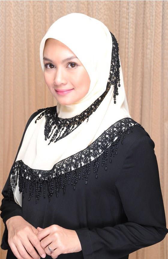 Datin Norjuma Habib dan koleksi tudung Aidijuma ~ Life in The Fab Lame!