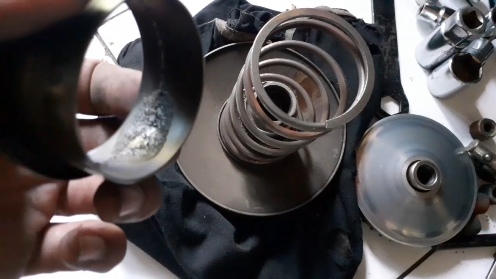 Minormoto: Penyebab grease pulley secondary sheave bocor