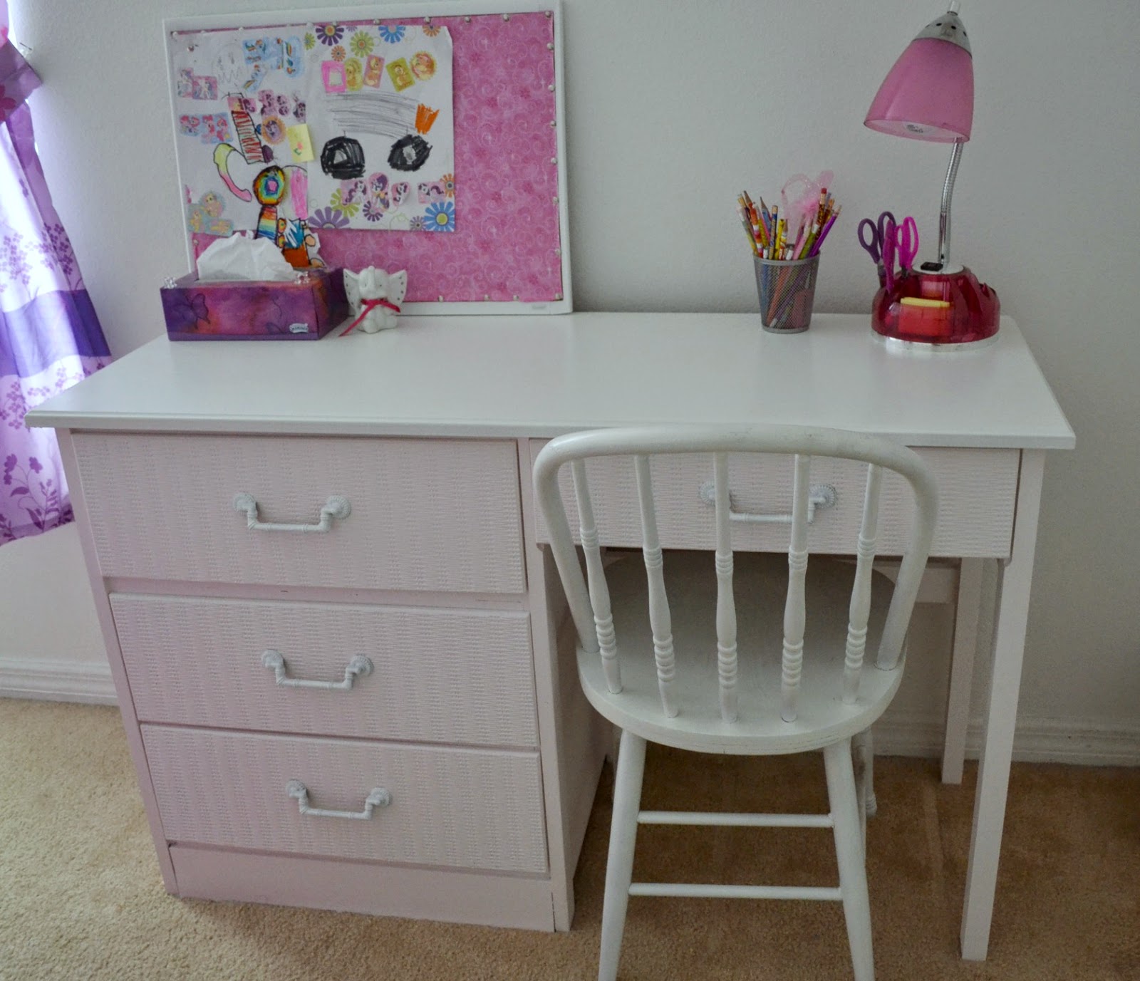 It's A Mom's World: Girl's Desk Makeover