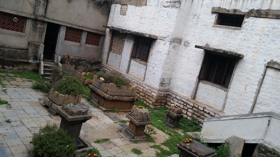 madhwa yati: a 14 sripadaraja matha mutt ಶ್ರೀಪಾದರಾಜ ಮಠ