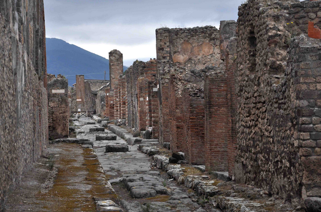 Windows to the past: Pompeii: Frozen in time