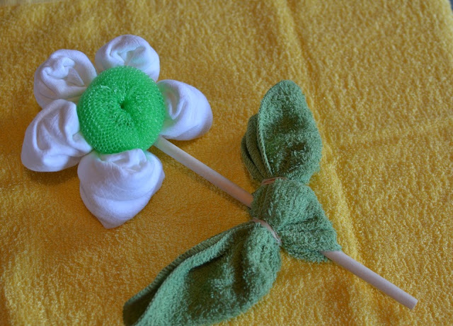 The Sew*er, The Caker, The CopyCat Maker: Kitchen Towel Flower