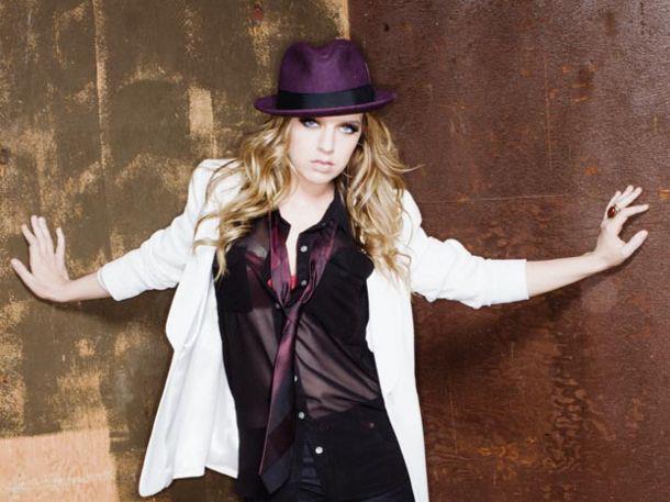 ZZ Ward Makes A Dynamic First Impression ~ Write on Music