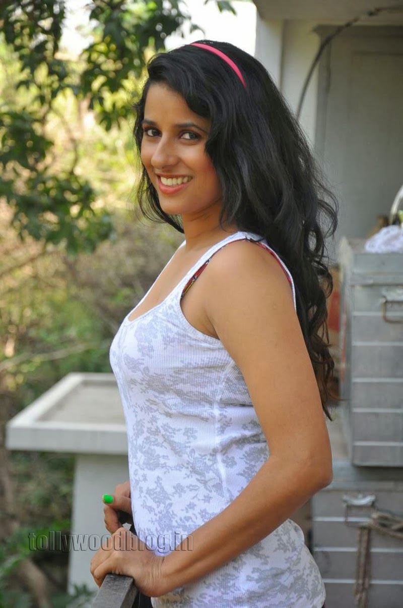 Sravya Reddy Hot Photo Shoot Sizzling Photos Gallery