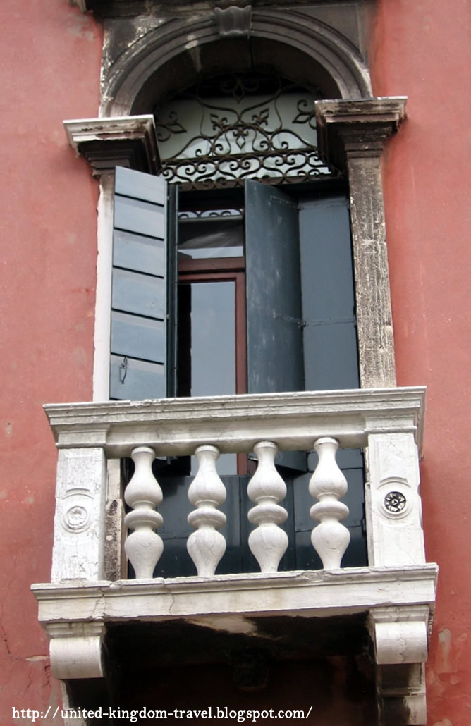 The Venetian Window Collection - Awesome windows I saw in Venice - The ...