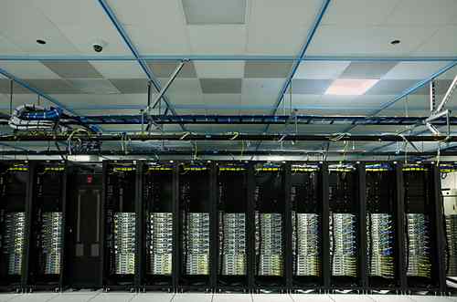 Beginilah Bentuk Server-Server Facebook yg Sesungguhnya | Techno UNS