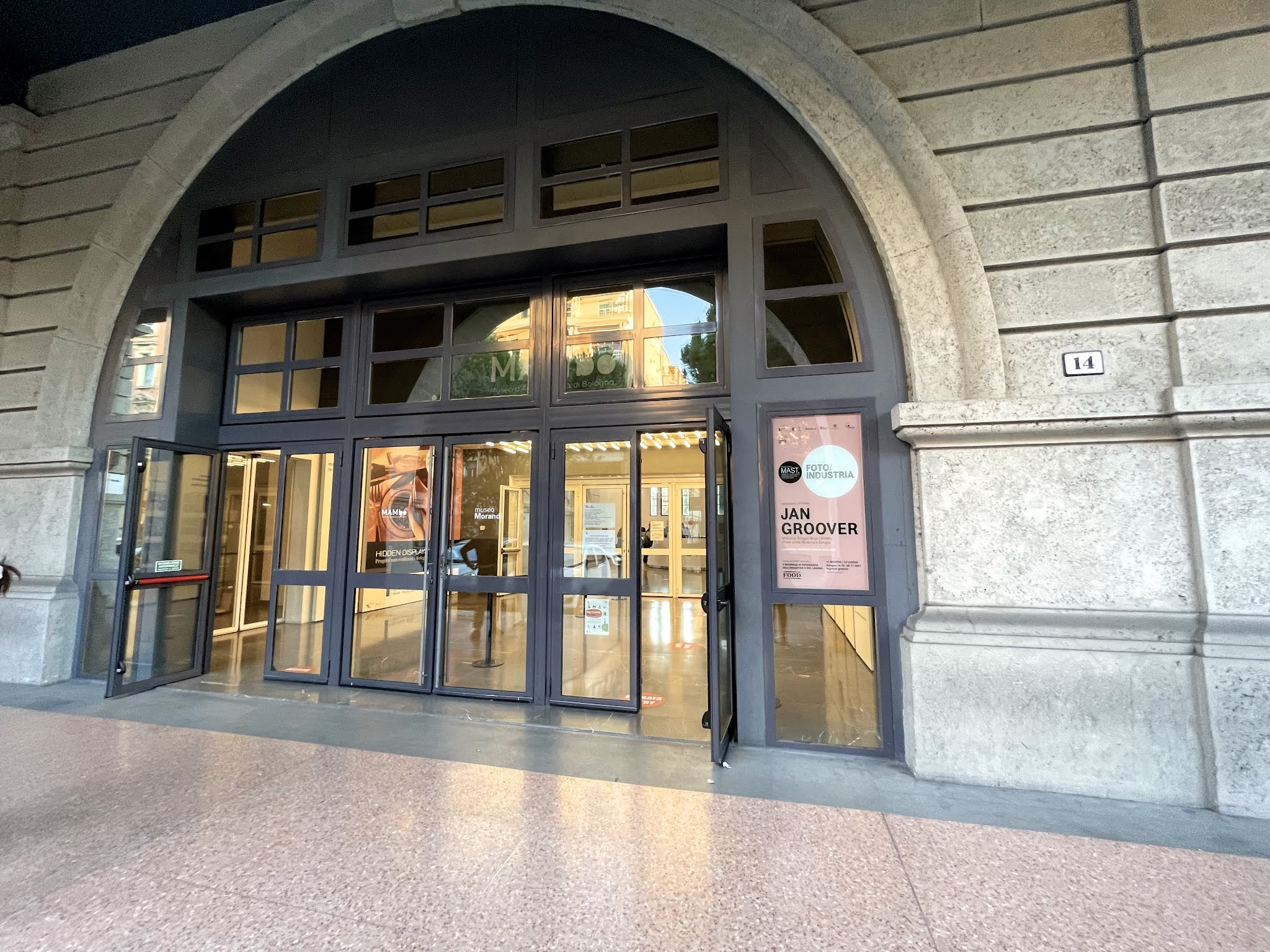 Facciamo un giro in centro?: BIENNALE FOTO/INDUSTRIA 2021 - HANS ...