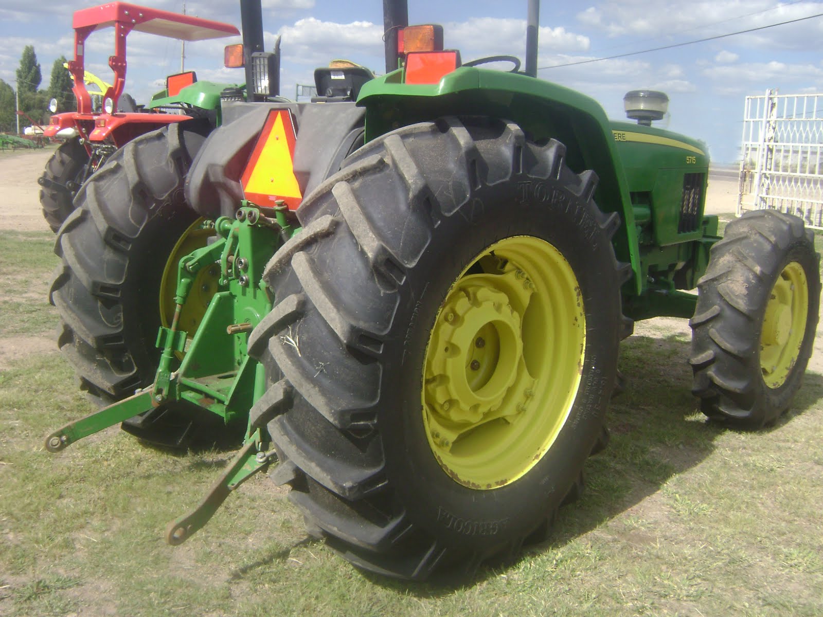 MAQUINARIA AGRICOLA INDUSTRIAL: Tractor John Deere 5715 Turbo 4x4 2006 ...