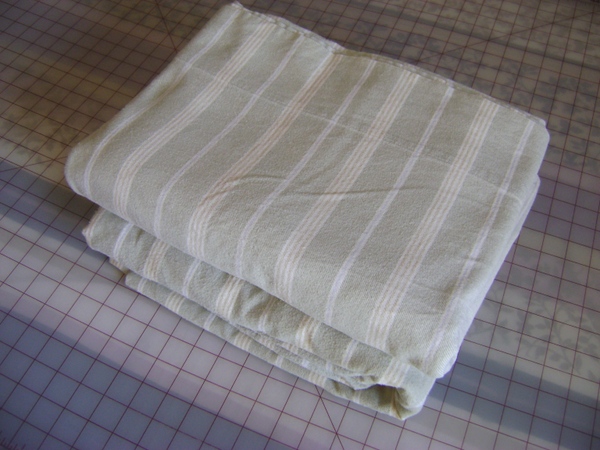 A Living Sacrifice: How to Fold a Fitted Sheet {Yes, you can do it!}