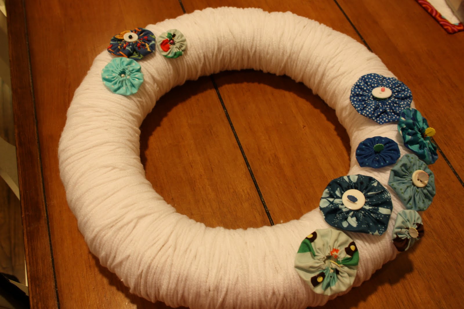 MOM: Yarn Wreath Tutorial