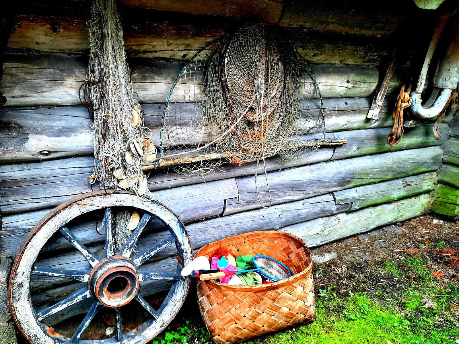 Maalin ise oma saatusepildi raamidesse :): Kihnu aarete saar