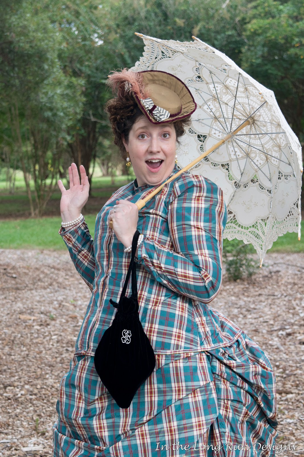 theladydetalle: My first "buh, buh, buh, buh"...BUSTLE!!