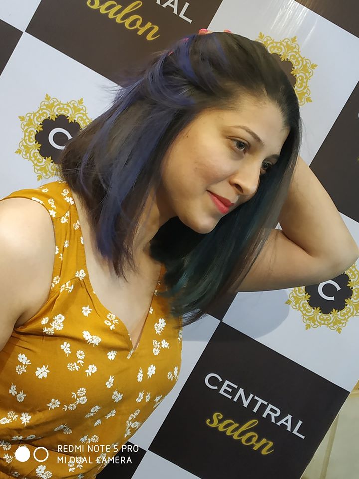 Village Barber Stories: Tejaswini Pandit New Hair Style - Video Also added