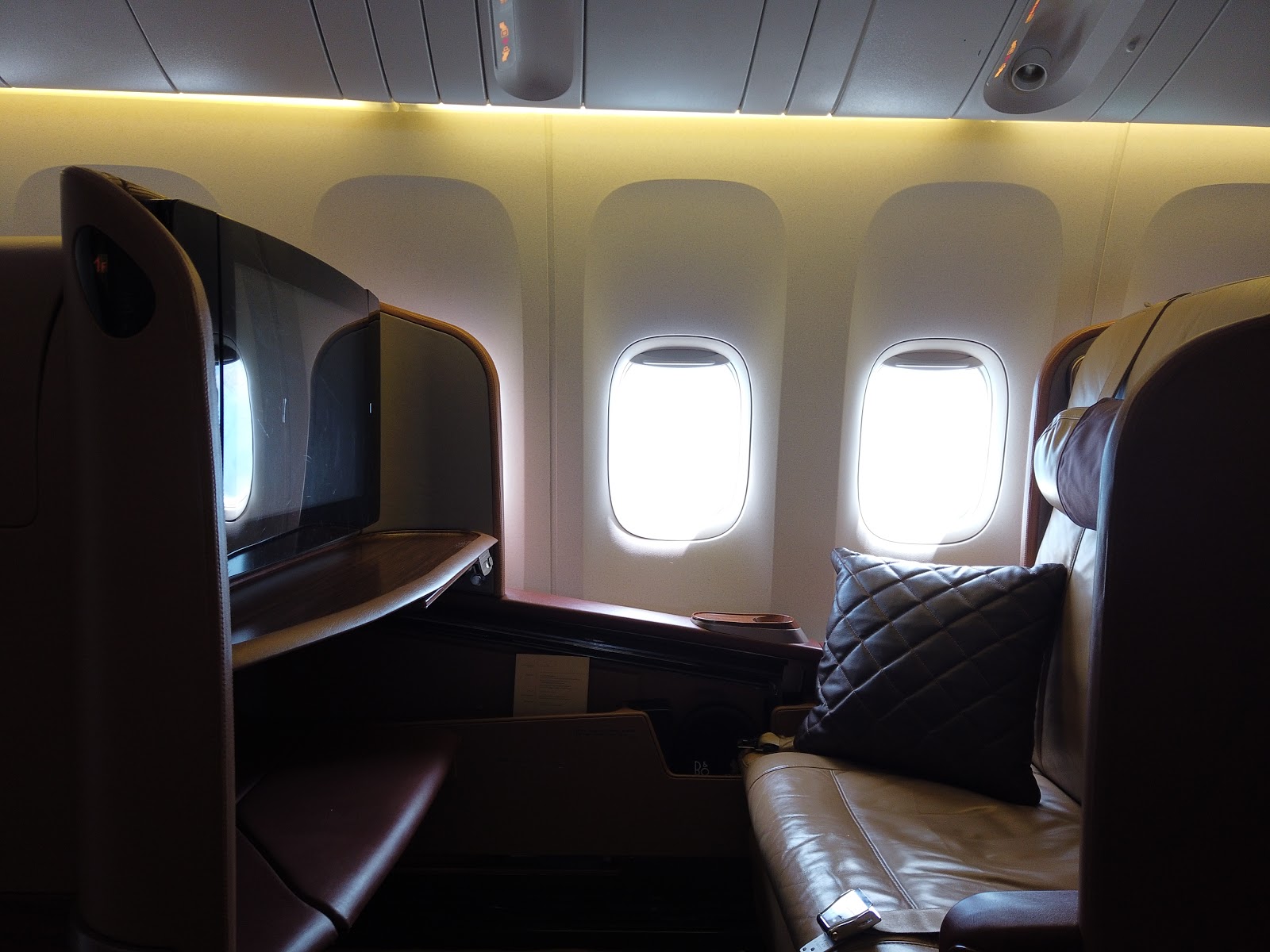 Singapore Airline First Class Singapore – Jakarta The Private Room ...
