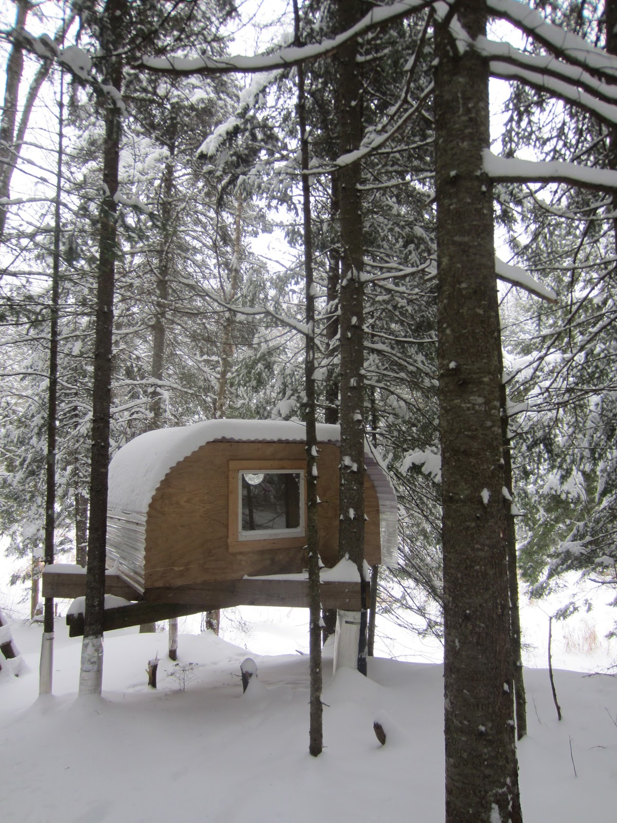 Relaxshacks.com: A Vermont Treehouse In The Snow....
