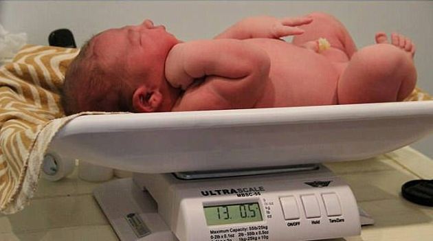Let's READ GUsTi: Mom Gives Birth Naturally to 13-lb (5.8 Kg) Baby Boy ...