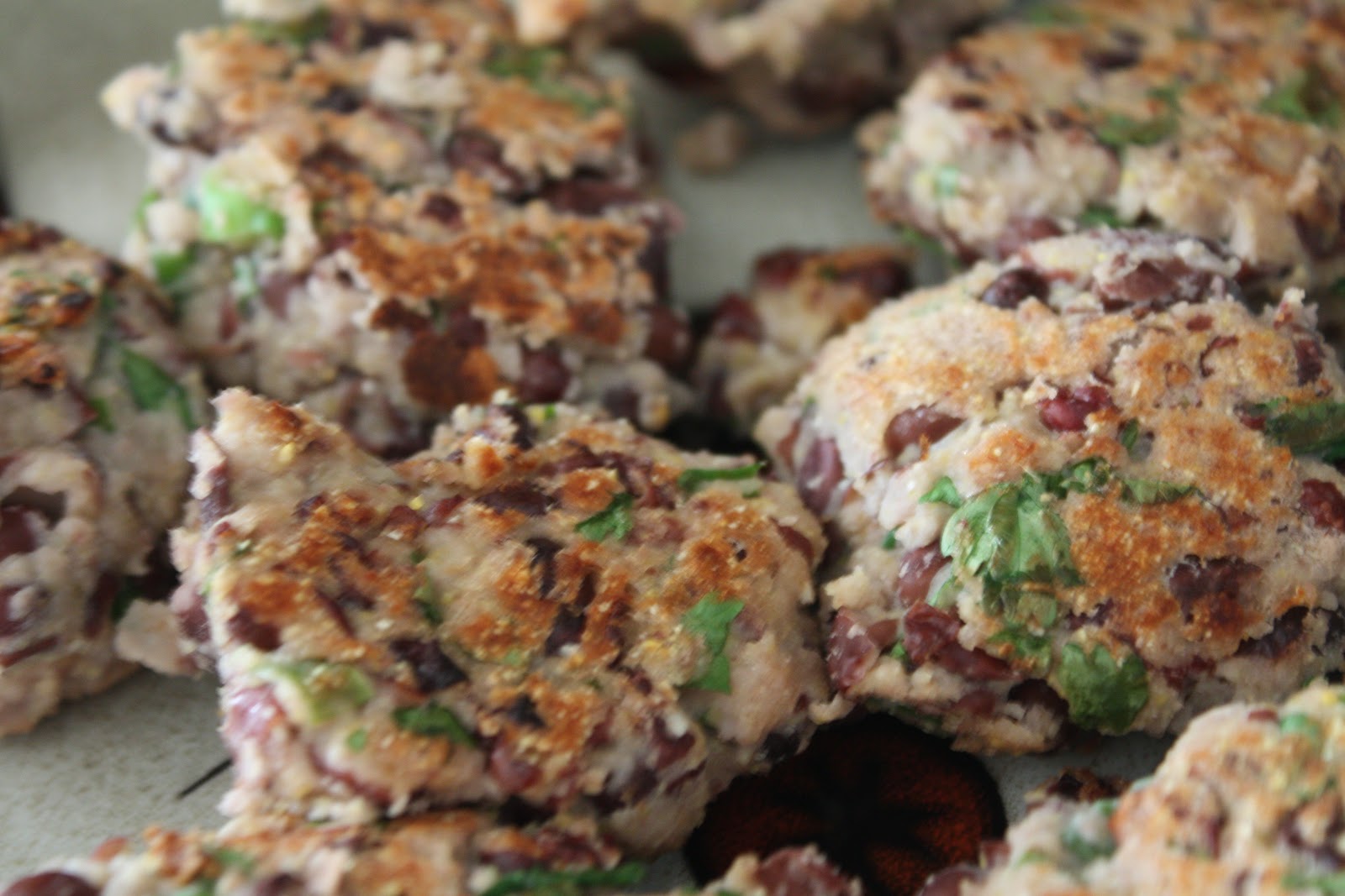 A Little Time and a Keyboard: Black bean mini patties {munchie Monday}