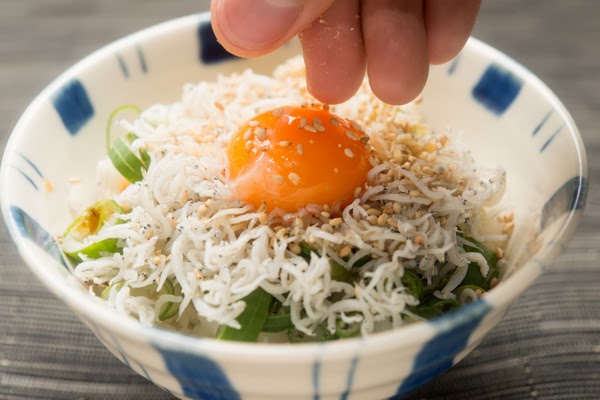 A blog from West Tokyo: Shirasu, the meal of whitebait with rice.