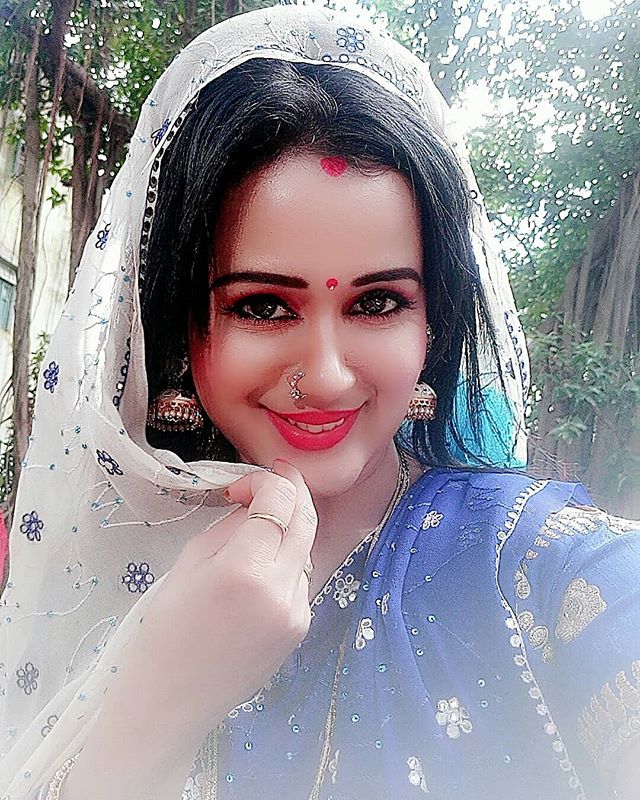 Gunjan Pant Pictures, Wallpaper, Image Gallery, Bold and Beautiful ...