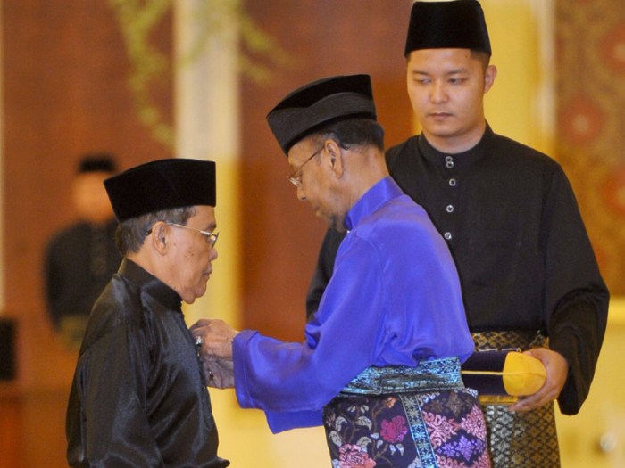 Yang DiPertuan Agong Kurnia Darjah Kebesaran, Pingat Pada 146 Penerima