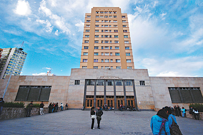 enlaUPEA: Solo dos universidades bolivianas entre las 200 mejores