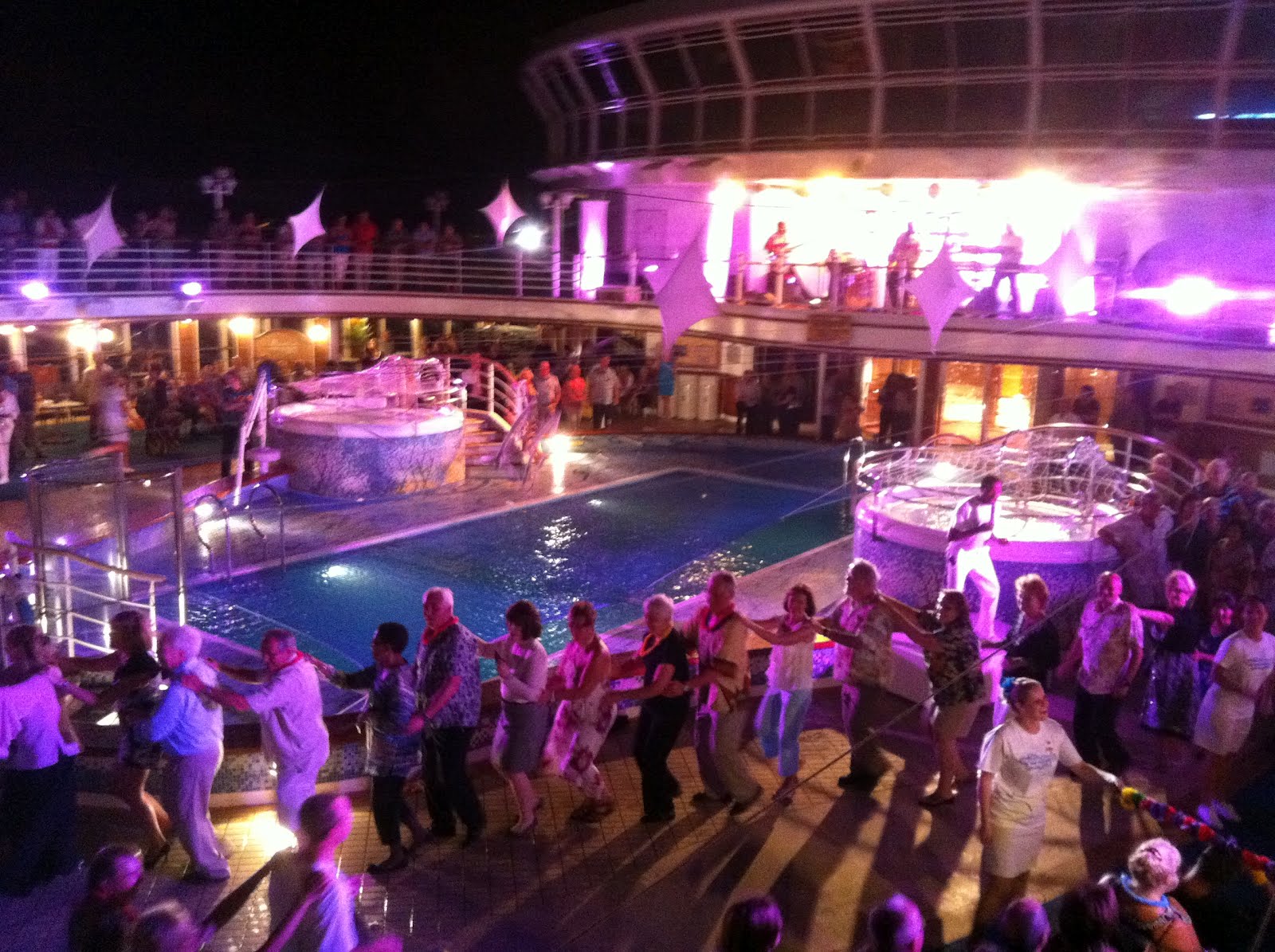 TouringComGabinha: Ultimate Deck Party