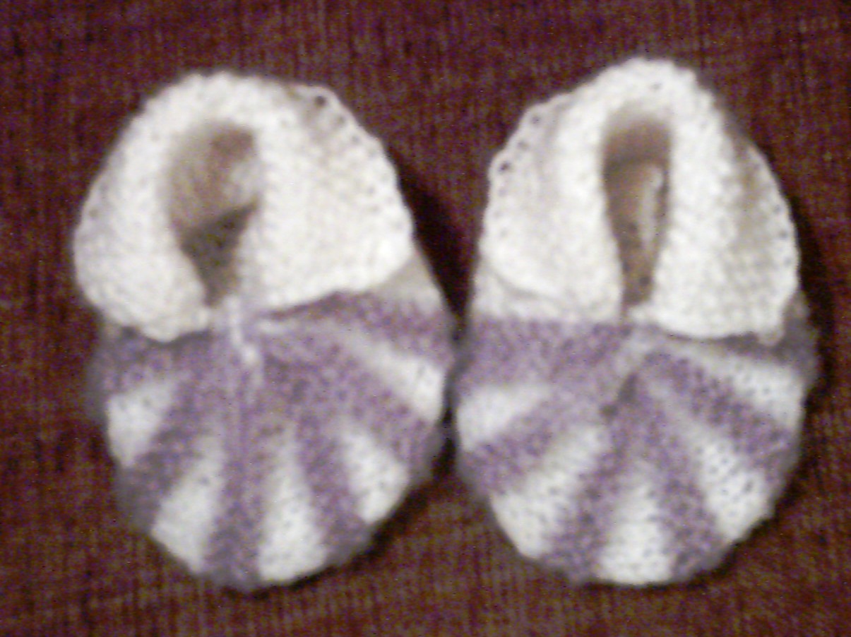 Ora de lucru manual: Botosei tricotati pentru bebelusi