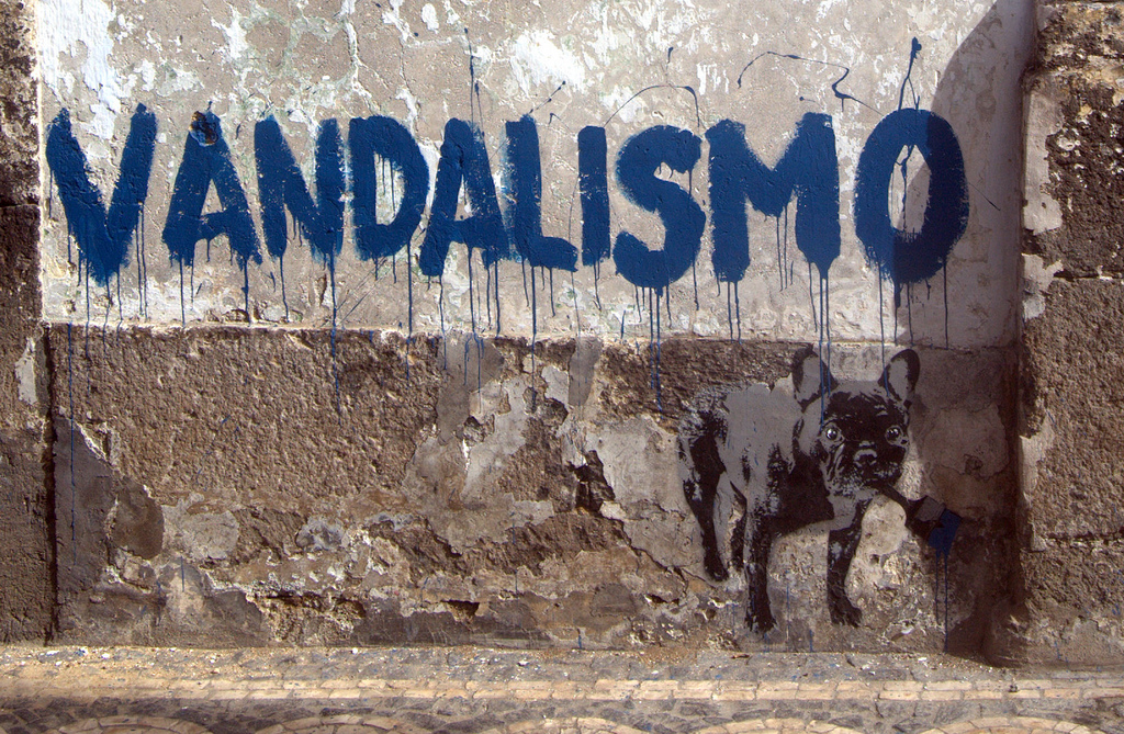 LITORAL CENTRO - COMUNICAÇÃO E IMAGEM : Vandalismo