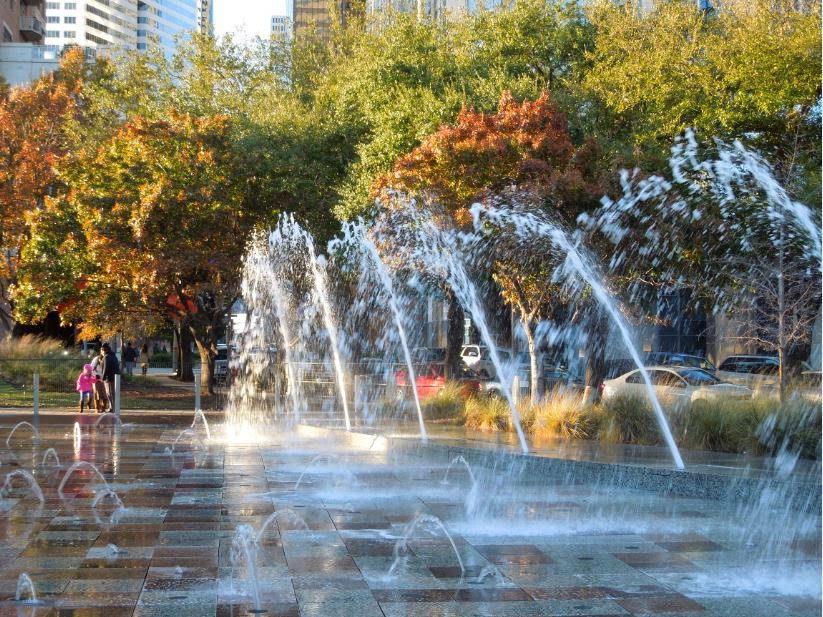 Houston in Pics: Sidewalk water fountains and water features