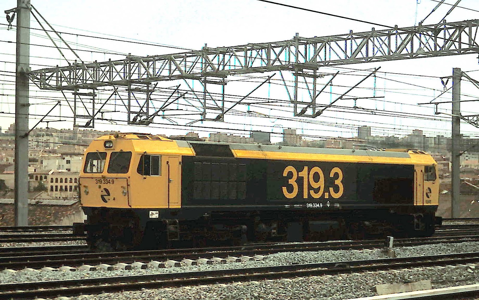 Trenes y tiempos: Las 1900 (y IV): las 300 y las 400 (RENFE 319-301 a ...